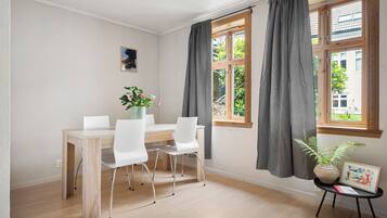 Casa, Vista para a cidade | Restaurantes