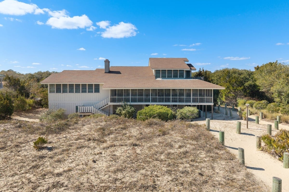 Casa, vários quartos | Exterior