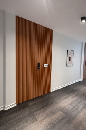 Quarto casal luxo | Ferros/tábuas de passar roupa, Wi-Fi de cortesia