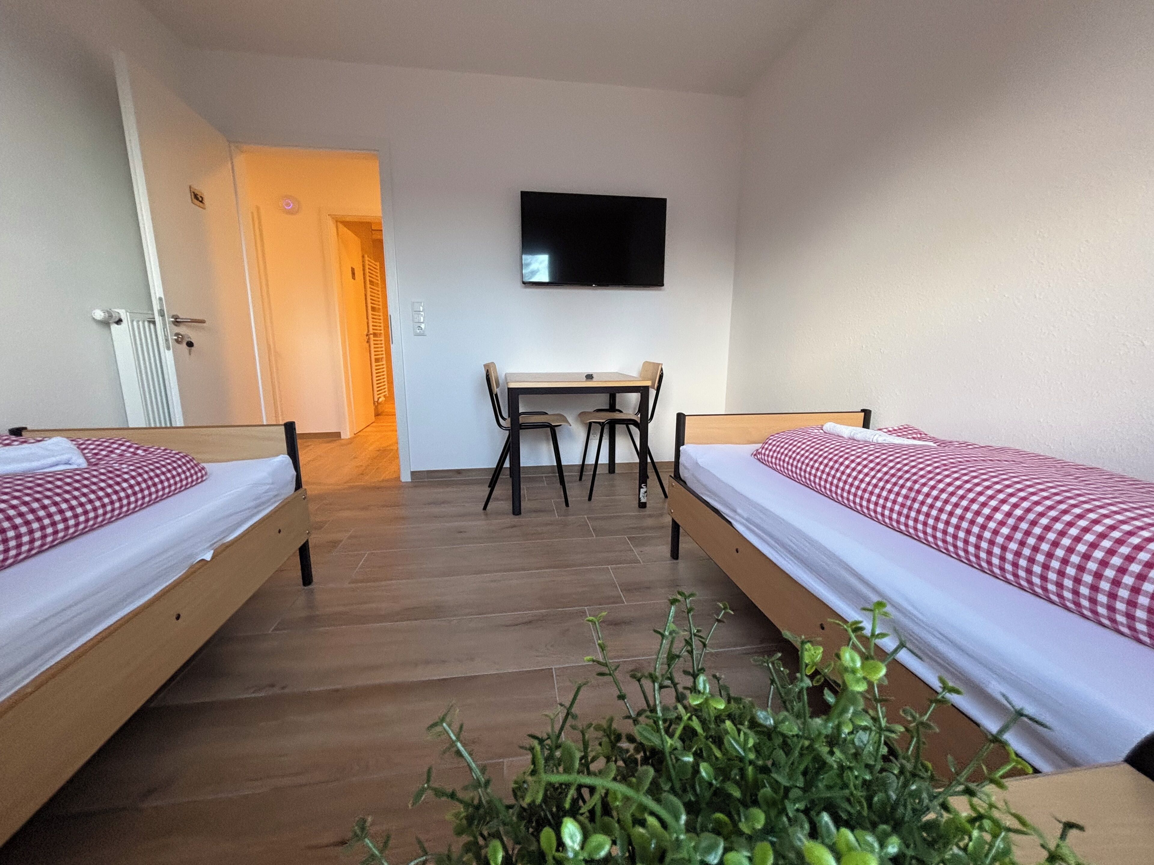 Vacation Apartment 6 Persons, Near Cloppenburg, Bedroom With Tv And Single Beds - Cloppenburg