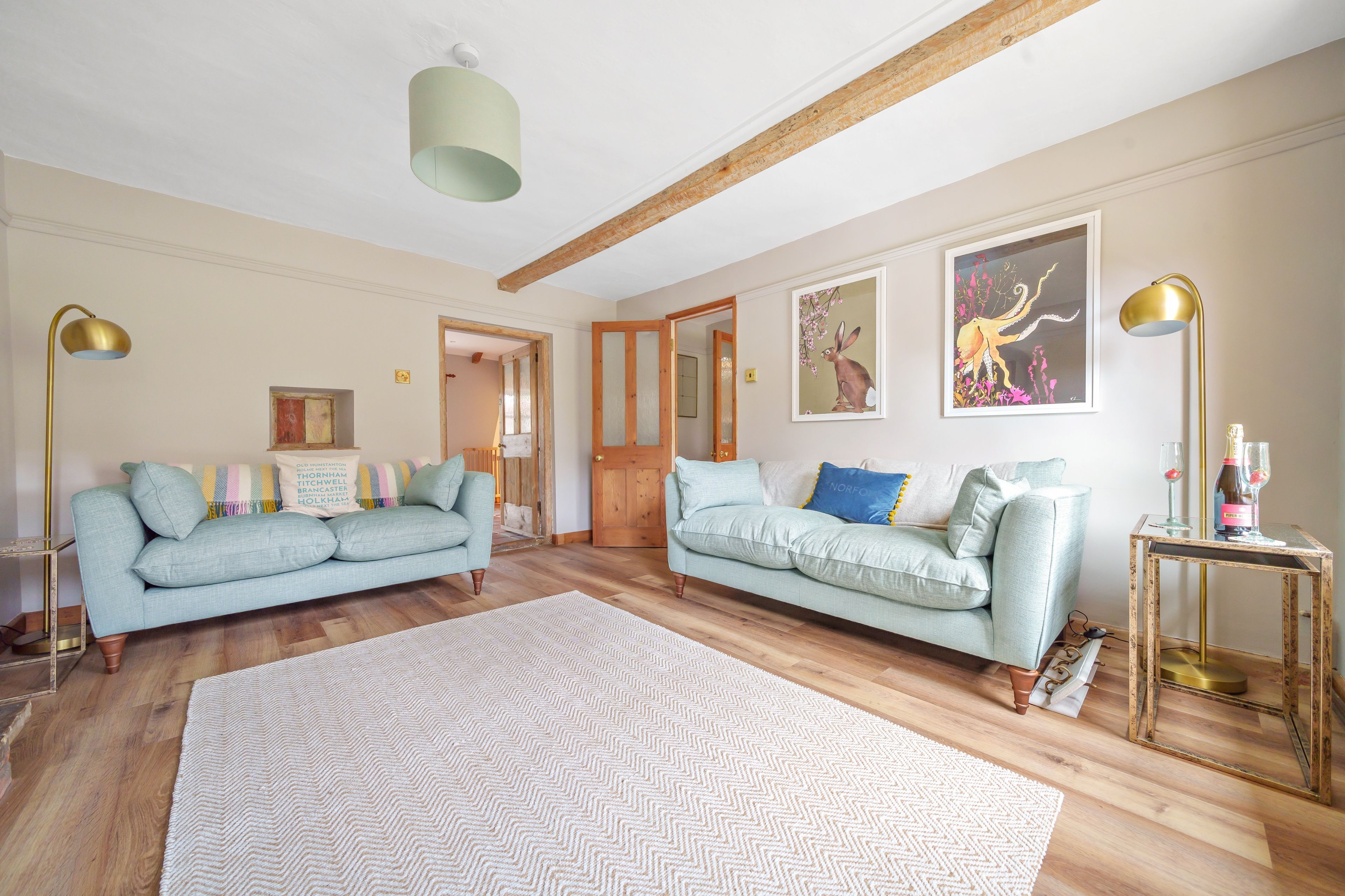 Western Cottage - Sleeps 6 Guests  In 3 Bedrooms - Burnham Market