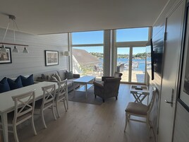 Apartamento superior, vista para o mar | Área de estar