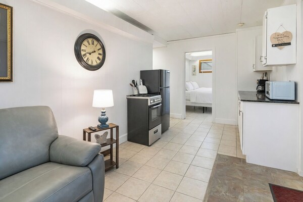 Modern 2br Apartment Free Parking Baden - Sewickley, PA