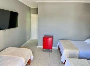 Quarto Familiar, varanda, vista para a piscina | Wi-fi grátis 