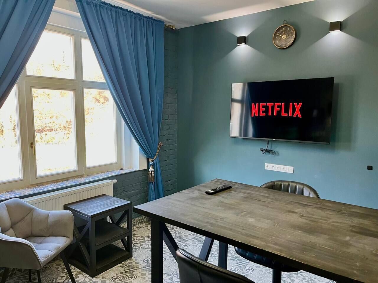 Contemporary Wood Haven | Center - Karlovy Vary