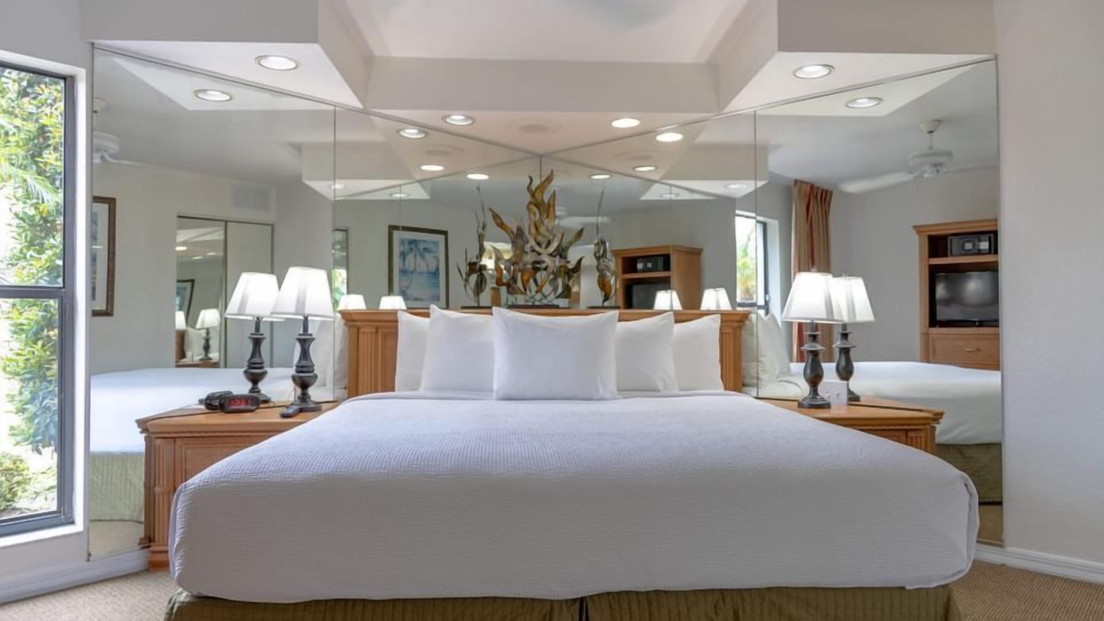 2 Modern Family Friendly Suites W/ Kitchen, Pool, & Gym Access | Free Parking! - Orlando, FL