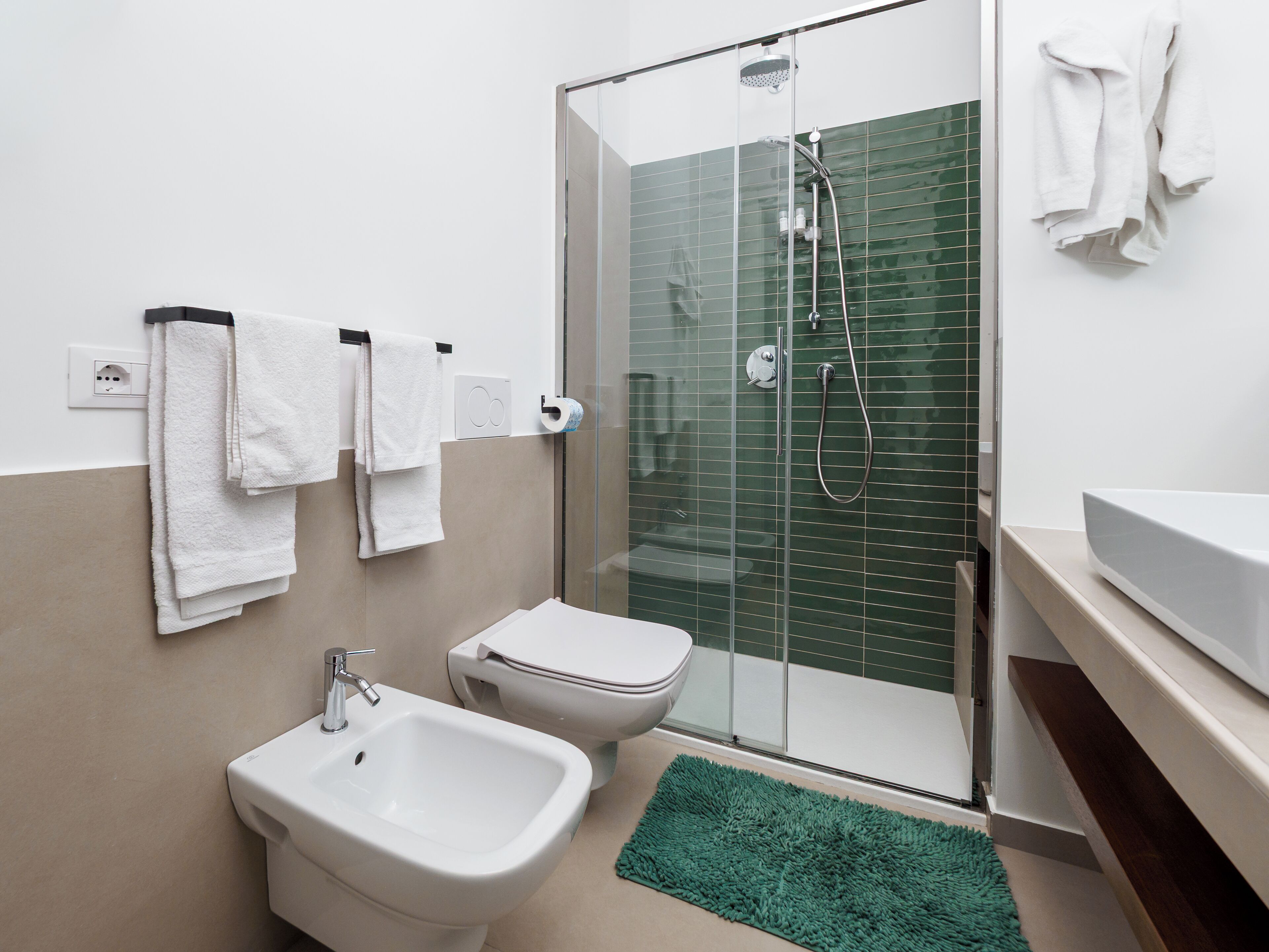 Apartamento Design, varanda, Vista para a cidade | Casa de banho | Um polibã, um secador de cabelo, toalhas fornecidas, sabão 