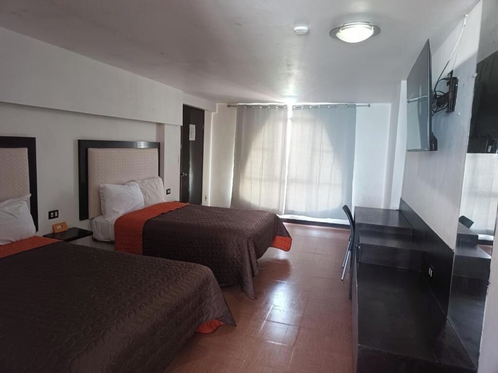 Urban Escape: Affordable Room For Friends, Family, Or Solo Travelers - Mazatlan