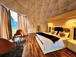 Quarto Quádruplo, vista para o rio | Cortinas/cortinados opacos, quartos insonorizados, Wi-fi grátis 