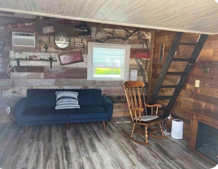 Tiny Cabin Located I Mile From Long Branch State Park Marina, Beach & Boat Ramp - Macon, MO
