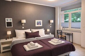 Quarto standard | Escrivaninha, ferros/tábuas de passar roupa, Wi-Fi de cortesia