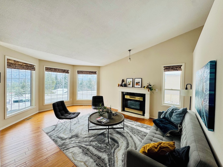 Cozy Family Home In Central Castlegar - Castlegar