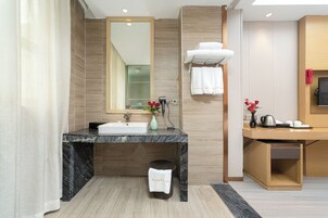 Quarto Triplo de Luxo, Vista para a cidade | Interior