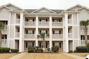 Casa, varanda, vista para o pátio