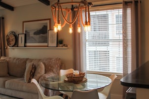 Casa, varanda, vista para o pátio