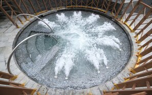 Banheira de hidromassagem exterior