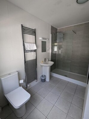 Quarto Duplo Básico | Casa de banho