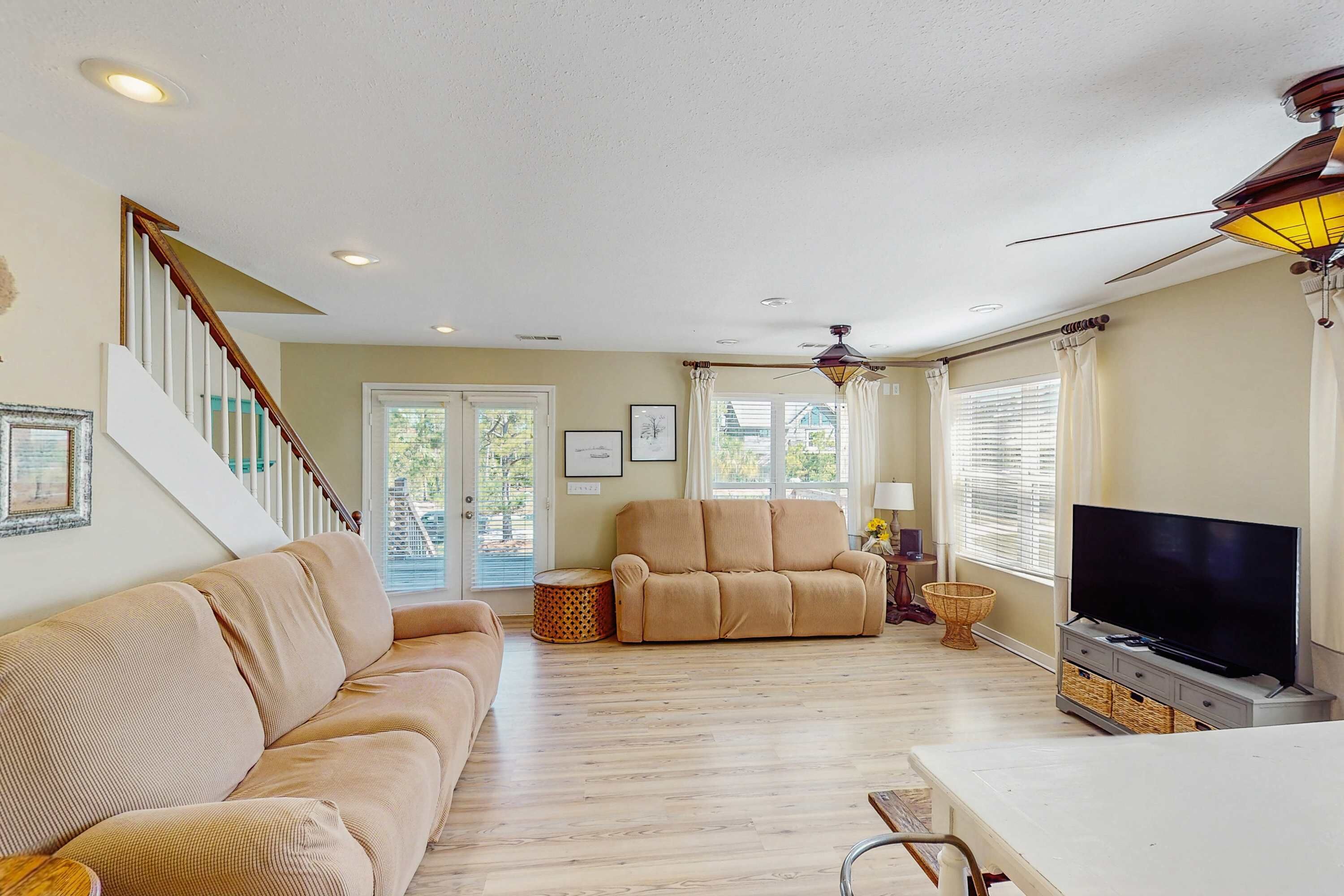 Charming Dog-friendly Home Near The Bay With A Pool, Washer, Dryer & Central Ac - St. George Island, FL