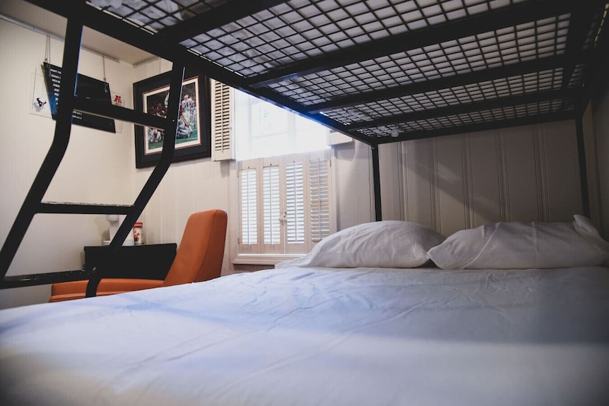 Alabama Boutique Hotel: #3 W/ Bunkbeds Sleeping 3 - Bryant-Denny Stadium - Tuscaloosa