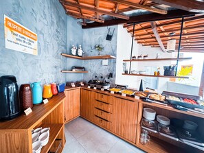 Pequeno-almoço tipo buffet diário incluído 