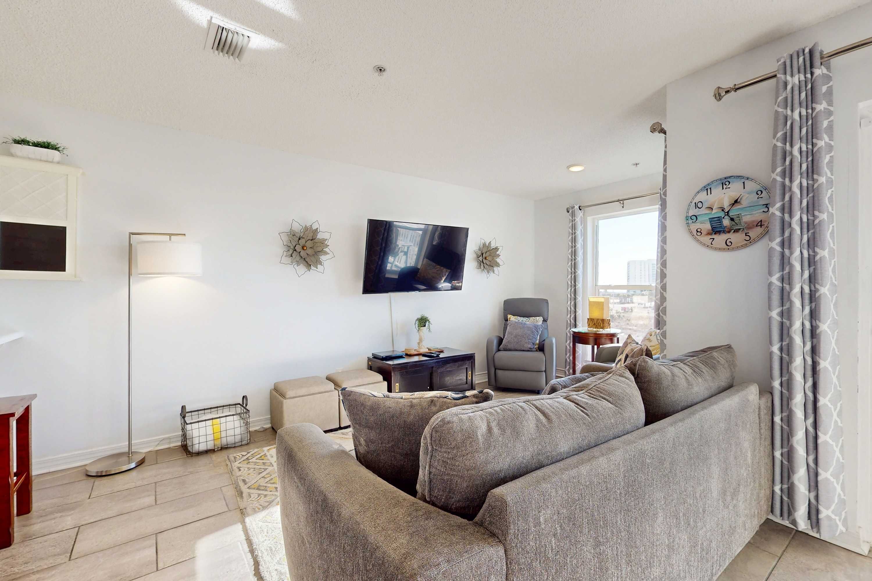 Condo Only Steps From The Beach With Complimentary Beach Service - Navarre Beach, FL