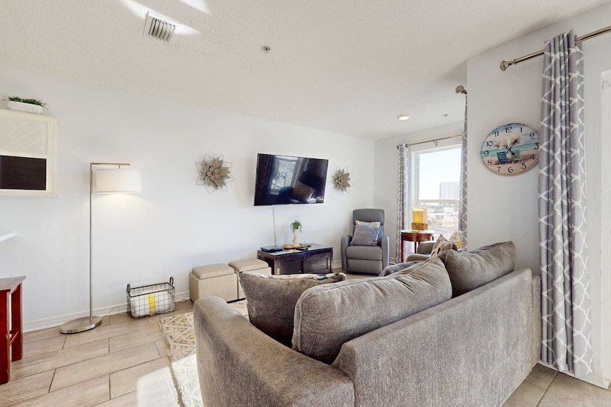 Condo Only Steps From The Beach With Complimentary Beach Service - 나바르 비치