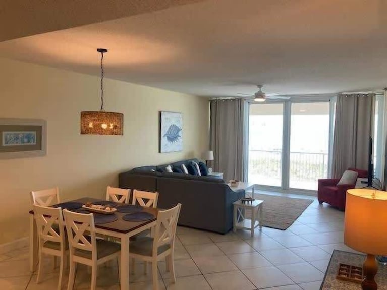 Waterfront Condo With Balcony, Washer/dryer & Shared Pool - Pensacola Beach