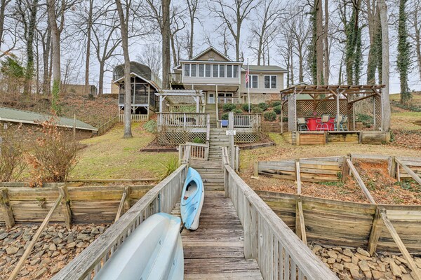 Lakefront, Hot Tub, Theater Game W/ Private Dock - Tuckertown Reservoir, NC