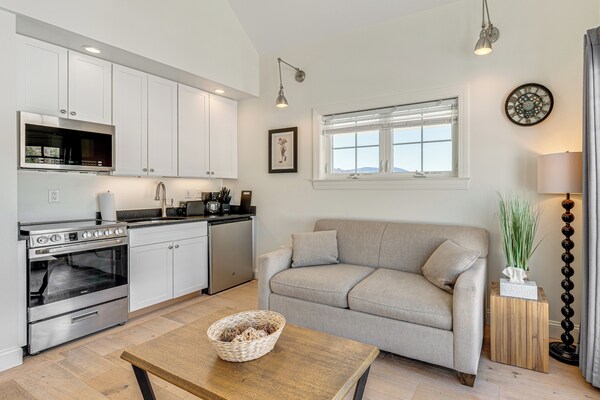 Mtn Views + Resort Perks: Cozy Cottage In Thornton - Waterville Valley, NH