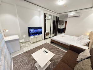 Apartamento superluxo, vista para a cidade | Ferros/tábuas de passar roupa, Wi-Fi de cortesia