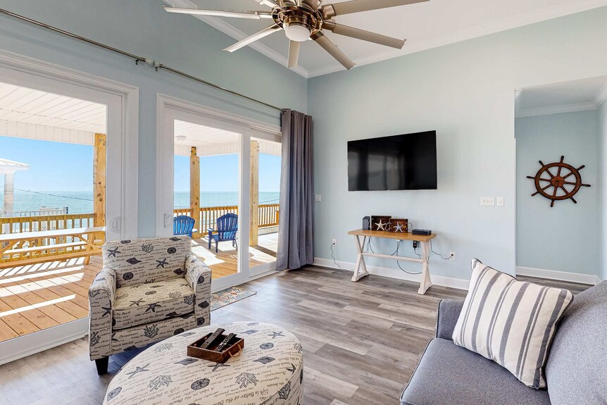 Amazing Gulf-front Home On The Beach With Grill & Washer/dryer - Dog-friendly - Dauphin Island, AL