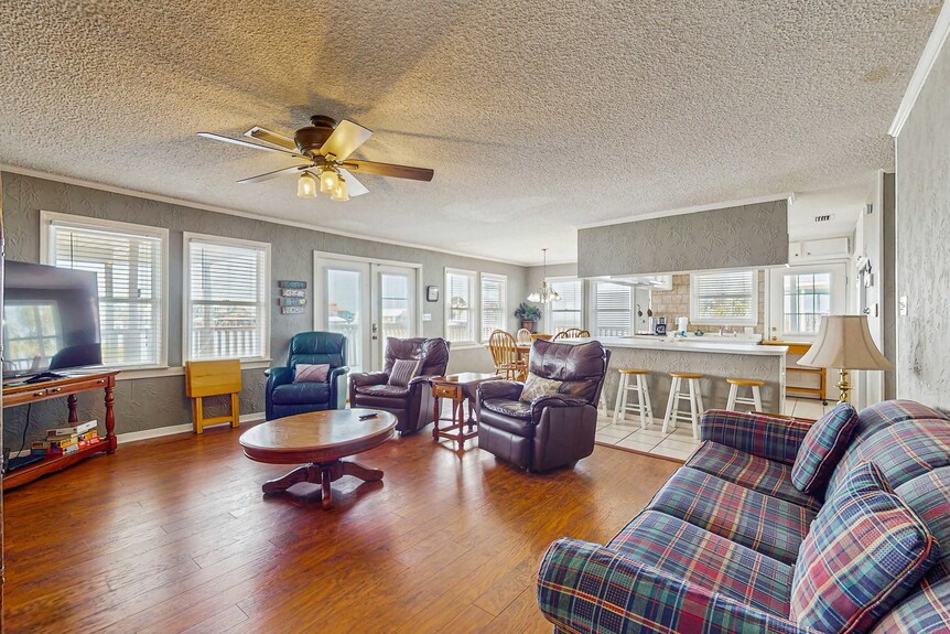 Dreamy Duplex On The Bay W/ Views, Full Kitchen & Free Wifi - Dogs Welcome! - Dauphin Island, AL