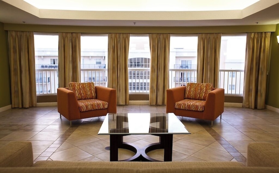 Relax At Our Palm Tree Secluded Resort With A Poolside Bar And Waterslide - Pompano Beach, FL