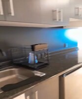 Estúdio superluxo | Cozinha privada | Geladeira, micro-ondas, cooktop, talheres/pratos/utensílios de cozinha