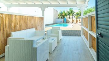 Casa Comfort, vista para a piscina | Terraço/pátio interior