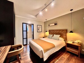 Quarto Clássico com Cama de Casal | Cofre no quarto, ferro/tábua de engomar, Wi-fi grátis 