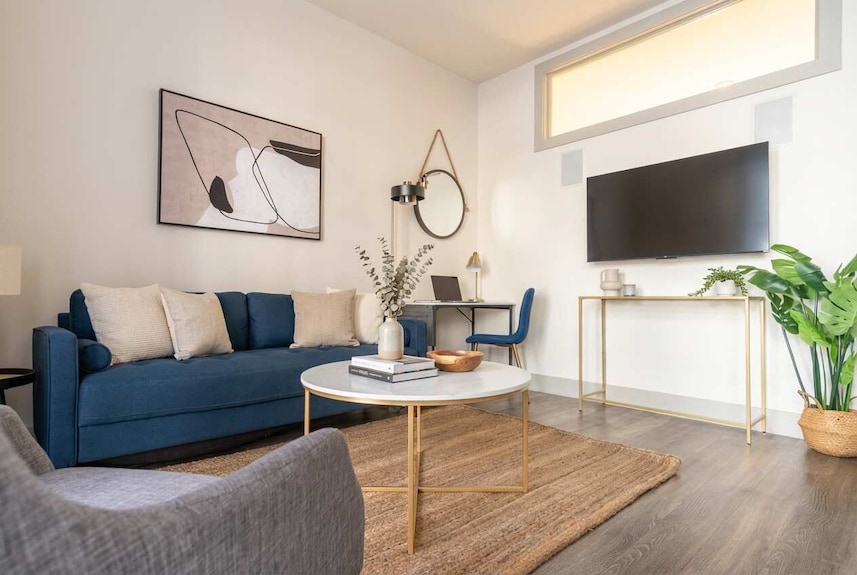 Modern 1br Chic Retreat Pool, Gym, Parking - Richardson, TX