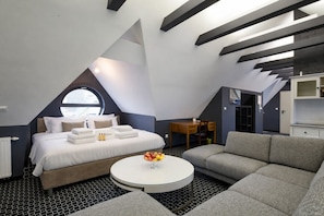 Apartamento Comfort | Secretária, secretária adequada para computadores portáteis 