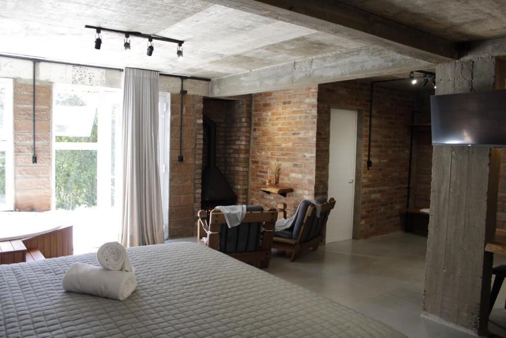 Suite, varanda, vista para o jardim