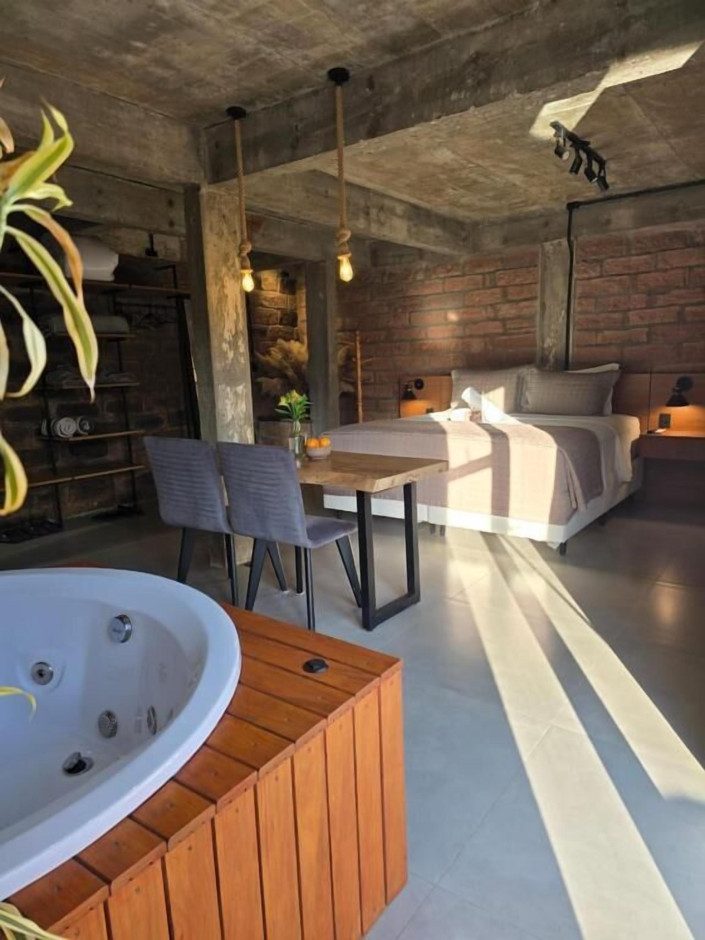 Suite, varanda, vista para o jardim