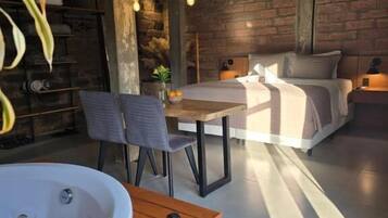 Suite, varanda, vista para o jardim