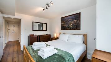 Apartamento, 1 cama de casal e sofá-cama, pátio, Vista para a cidade (Gresse St 25, 61) | 1 quarto