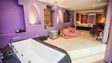 Quarto | Casa de banho | Um secador de cabelo, toalhas fornecidas