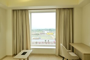 Secretária, secretária adequada para computadores portáteis 