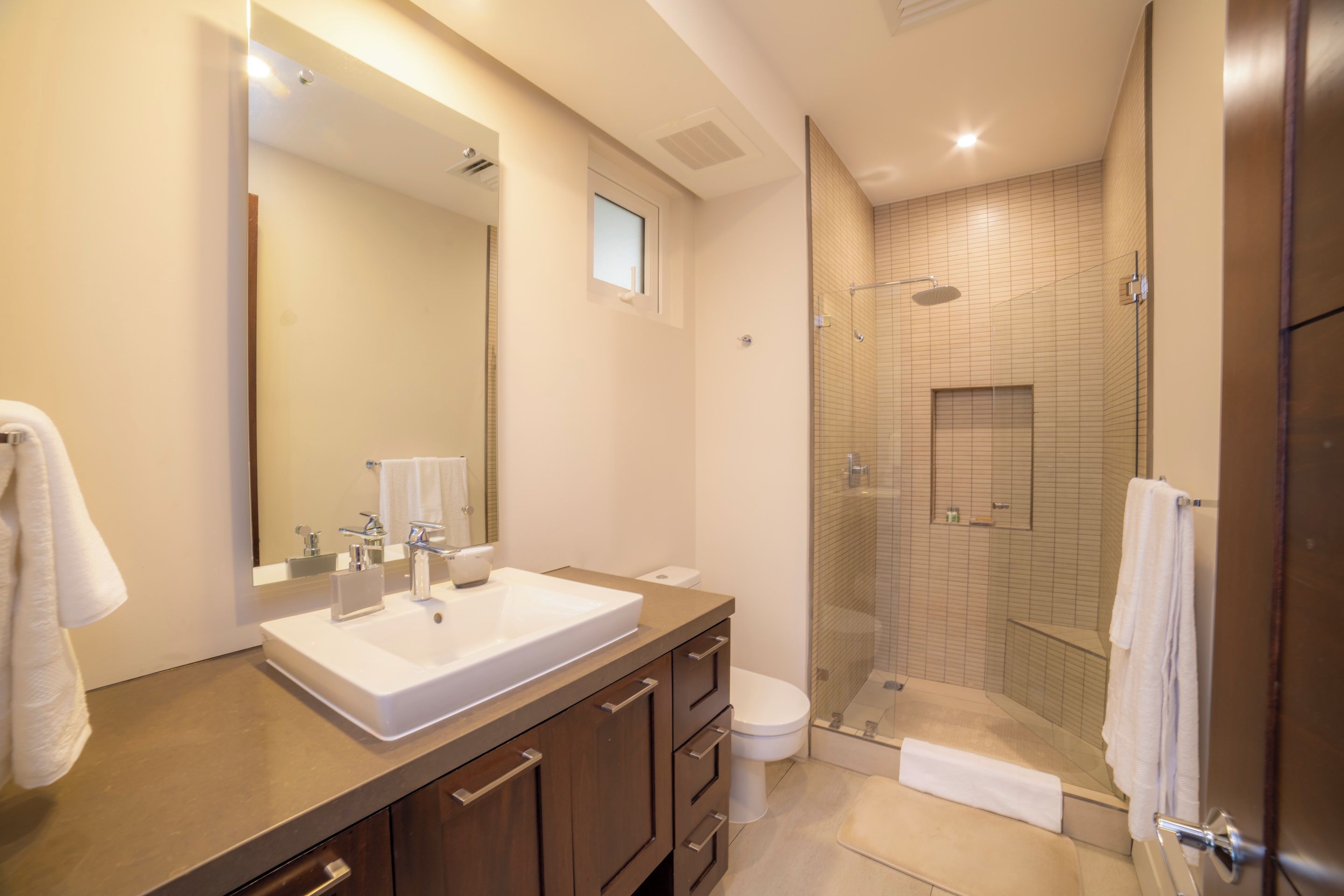 Apartamento em Condomínio Fechado, 3 quartos (Miramar 5D) | Casa de banho