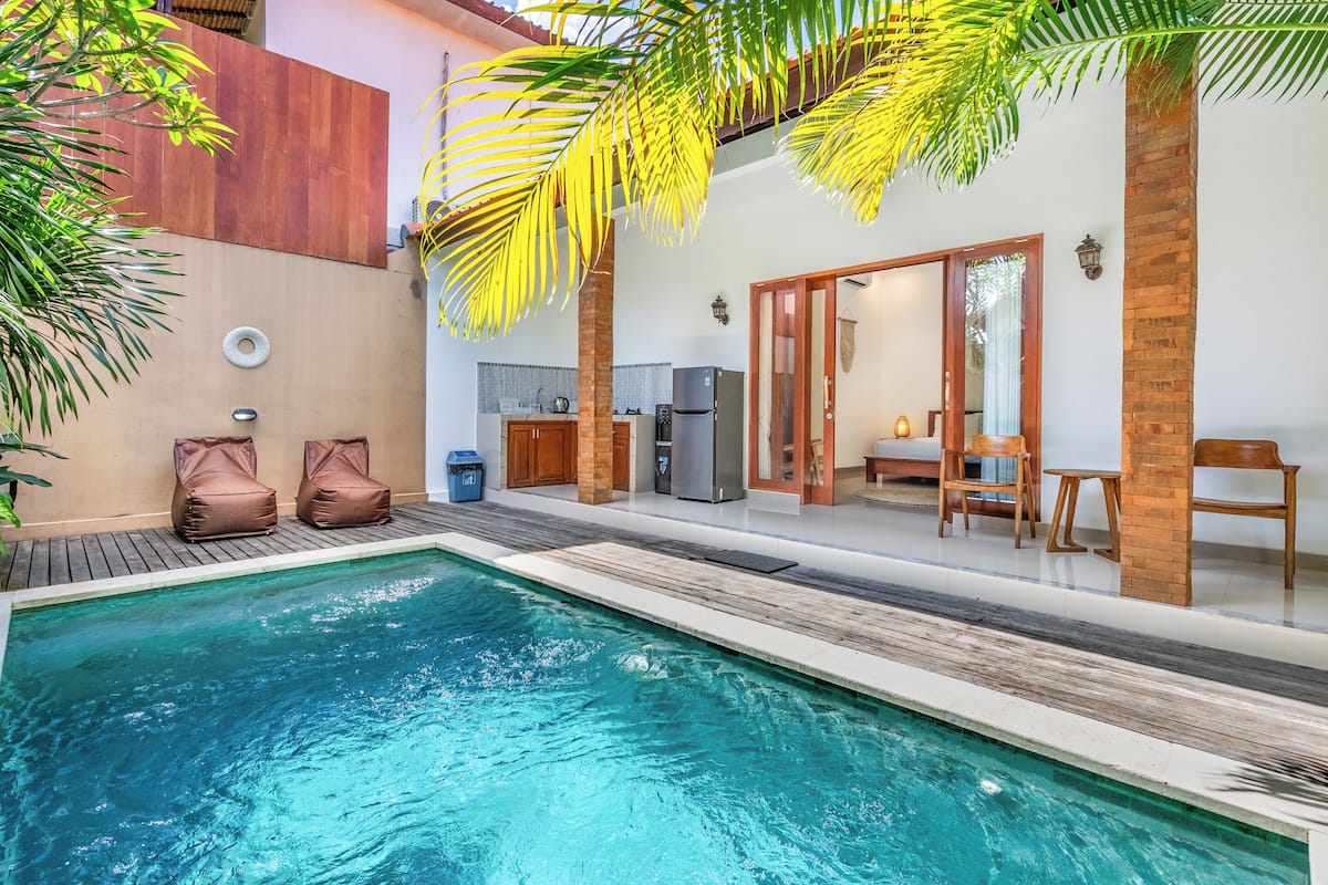 Vila conforto, vista para a piscina | Cofres nos quartos, escrivaninha, cortinas blackout