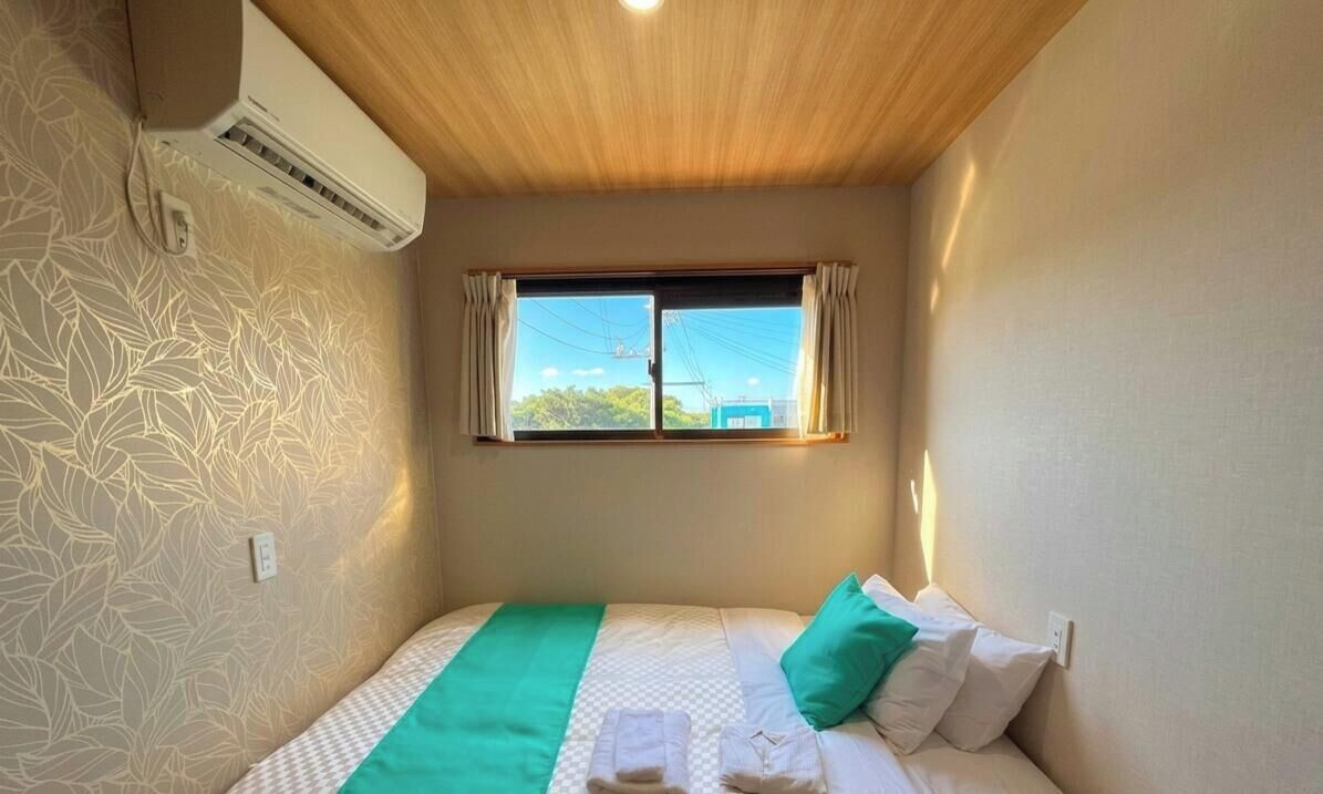 Quarto Duplo Comfort, micro-ondas, vista para o jardim | Camas de colchão viscoelástico, secretária, Wi-fi grátis 