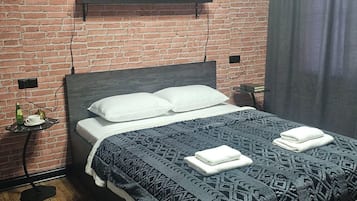 Quarto casal básico, vista para o jardim