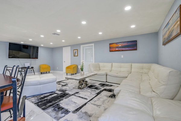 Lakefront Anglers Oasis In Holiday! 8 Mi To Beach - Holiday, FL