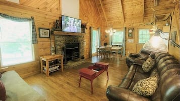 Cabine, 2 quartos | Sala de estar | Smart TV